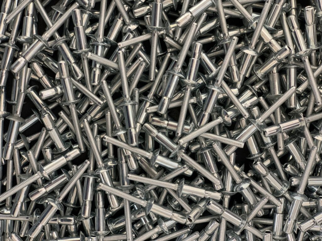 Qué son los remaches estructurales y cuáles son los más utilizados